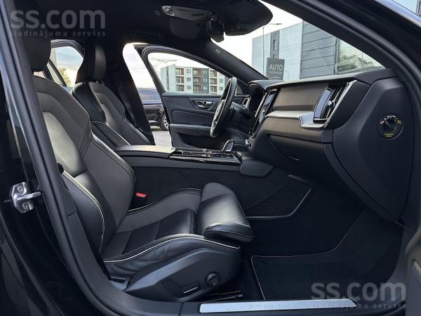 Melns Volvo V60 2020 Jelgava, ar dzinēja tilpumu 2.00 L un nobraukumu 200 tūkst. km par 21500 €, foto 9 vietnē AUTOMOTO.COM.LV