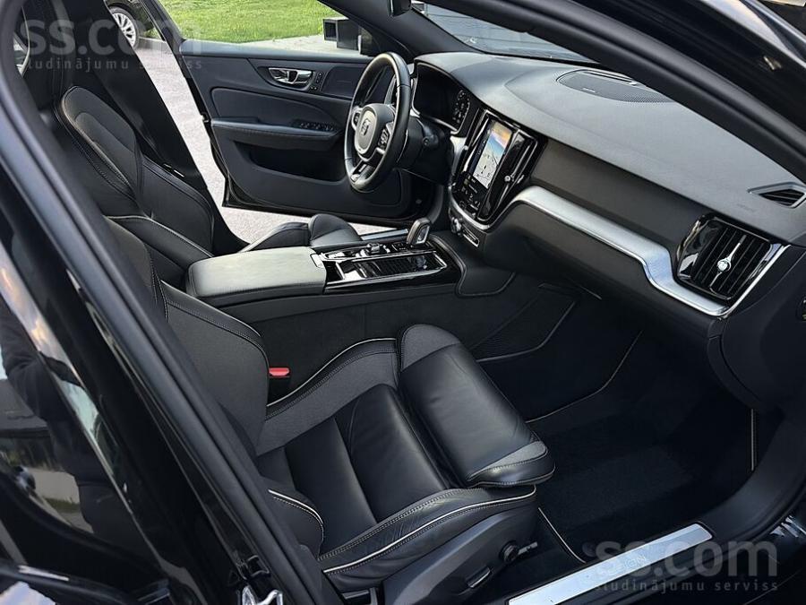 Melns Volvo V60 2020 Jelgava, ar dzinēja tilpumu 2.00 L un nobraukumu 199 tūkst. km par 20500 €, foto 8 vietnē AUTOMOTO.COM.LV