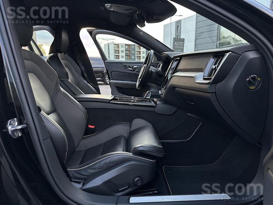 Melns Volvo V60 2020 Jelgava, ar dzinēja tilpumu 2.00 L un nobraukumu 199 tūkst. km par 20500 €, foto 10 vietnē AUTOMOTO.COM.LV