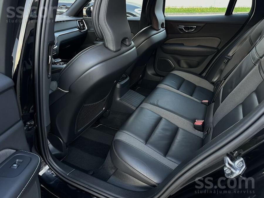 Melns Volvo V60 2020 Jelgava, ar dzinēja tilpumu 2.00 L un nobraukumu 199 tūkst. km par 20500 €, foto 12 vietnē AUTOMOTO.COM.LV