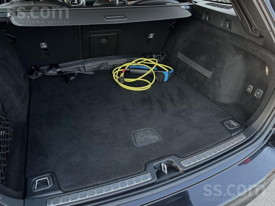Melns Volvo V60 2020 Jelgava, ar dzinēja tilpumu 2.00 L un nobraukumu 199 tūkst. km par 20500 €, foto 14 vietnē AUTOMOTO.COM.LV
