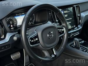 Melns Volvo V60 2020 Jelgava, ar dzinēja tilpumu 2.00 L un nobraukumu 199 tūkst. km par 20500 €, foto 17 vietnē AUTOMOTO.COM.LV