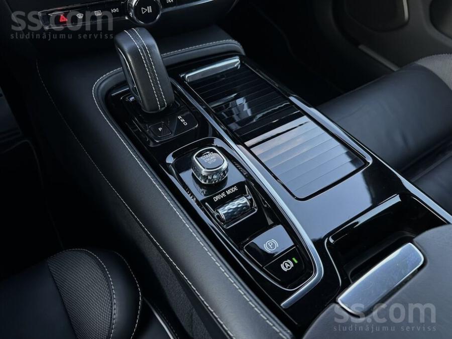 Melns Volvo V60 2020 Jelgava, ar dzinēja tilpumu 2.00 L un nobraukumu 199 tūkst. km par 20500 €, foto 18 vietnē AUTOMOTO.COM.LV