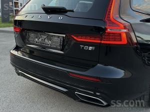 Melns Volvo V60 2020 Jelgava, ar dzinēja tilpumu 2.00 L un nobraukumu 199 tūkst. km par 20500 €, foto 32 vietnē AUTOMOTO.COM.LV