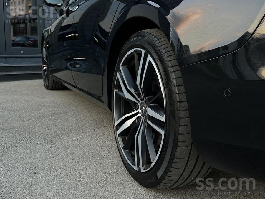 Melns Volvo V60 2020 Jelgava, ar dzinēja tilpumu 2.00 L un nobraukumu 199 tūkst. km par 20500 €, foto 34 vietnē AUTOMOTO.COM.LV