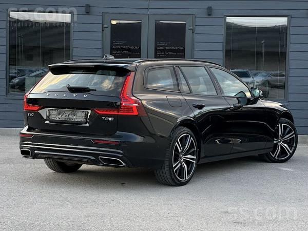 Melns Volvo V60 2020 Jelgava, ar dzinēja tilpumu 2.00 L un nobraukumu 200 tūkst. km par 21500 €, foto 4 vietnē AUTOMOTO.COM.LV