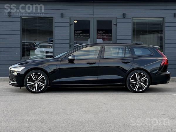 Melns Volvo V60 2020 Jelgava, ar dzinēja tilpumu 2.00 L un nobraukumu 200 tūkst. km par 21500 €, foto 5 vietnē AUTOMOTO.COM.LV