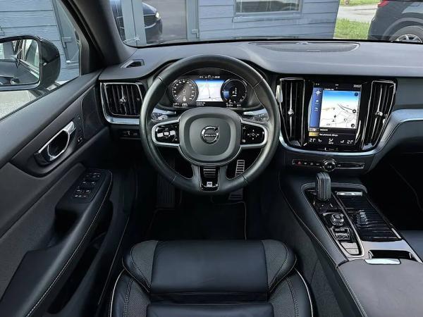 Melns Volvo V60 2020 Jelgava, ar dzinēja tilpumu 2.00 L un nobraukumu 200 tūkst. km par 21500 €, foto 6 vietnē AUTOMOTO.COM.LV