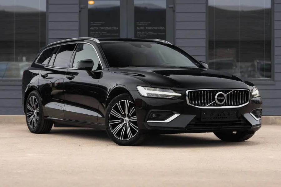 Melns Volvo V60 2020 Jelgava, ar dzinēja tilpumu 2.00 L un nobraukumu 270 tūkst. km par 14450 €, foto 1 vietnē AUTOMOTO.COM.LV