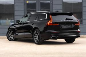 Melns Volvo V60 2020 Jelgava, ar dzinēja tilpumu 2.00 L un nobraukumu 270 tūkst. km par 14450 €, foto 3 vietnē AUTOMOTO.COM.LV