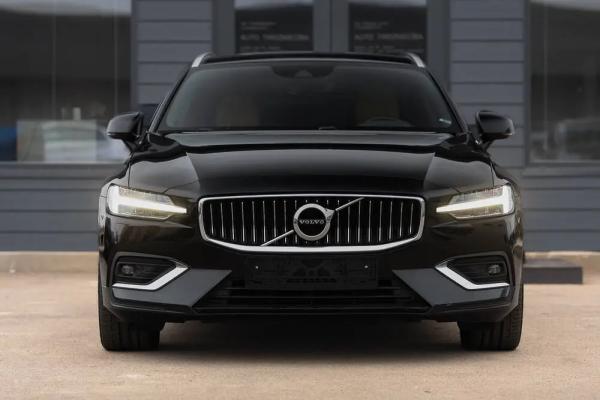Melns Volvo V60 2020 Jelgava, ar dzinēja tilpumu 2.00 L un nobraukumu 270 tūkst. km par 14450 €, foto 5 vietnē AUTOMOTO.COM.LV