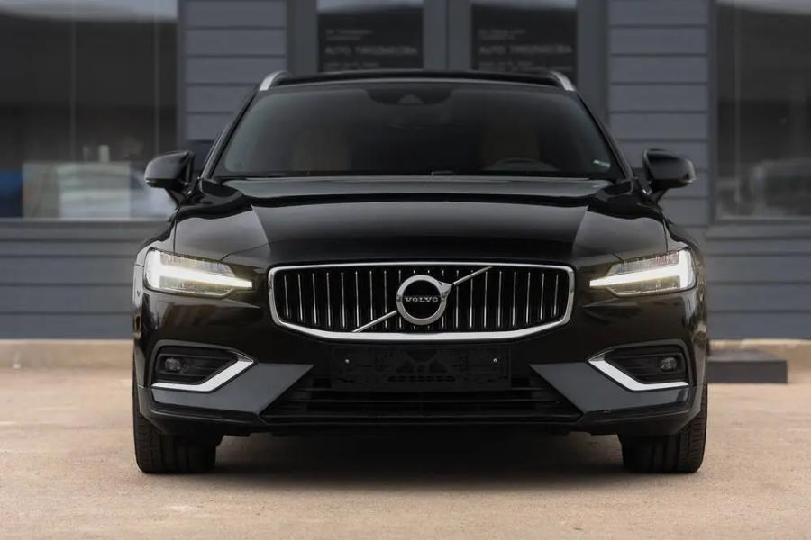 Melns Volvo V60 2020 Jelgava, ar dzinēja tilpumu 2.00 L un nobraukumu 270 tūkst. km par 14450 €, foto 6 vietnē AUTOMOTO.COM.LV