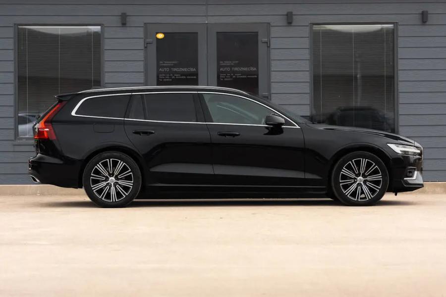 Melns Volvo V60 2020 Jelgava, ar dzinēja tilpumu 2.00 L un nobraukumu 270 tūkst. km par 14450 €, foto 7 vietnē AUTOMOTO.COM.LV
