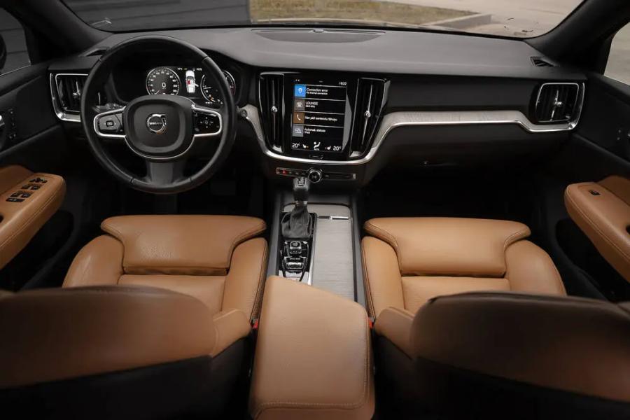 Melns Volvo V60 2020 Jelgava, ar dzinēja tilpumu 2.00 L un nobraukumu 270 tūkst. km par 14450 €, foto 9 vietnē AUTOMOTO.COM.LV