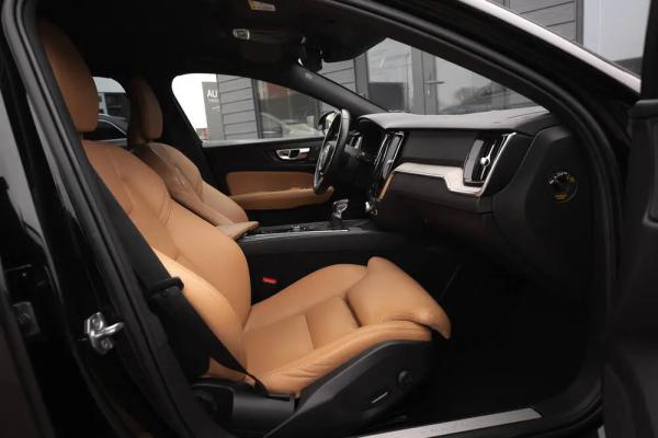 Melns Volvo V60 2020 Jelgava, ar dzinēja tilpumu 2.00 L un nobraukumu 270 tūkst. km par 14450 €, foto 9 vietnē AUTOMOTO.COM.LV
