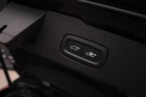 Melns Volvo V60 2020 Jelgava, ar dzinēja tilpumu 2.00 L un nobraukumu 270 tūkst. km par 14450 €, foto 12 vietnē AUTOMOTO.COM.LV