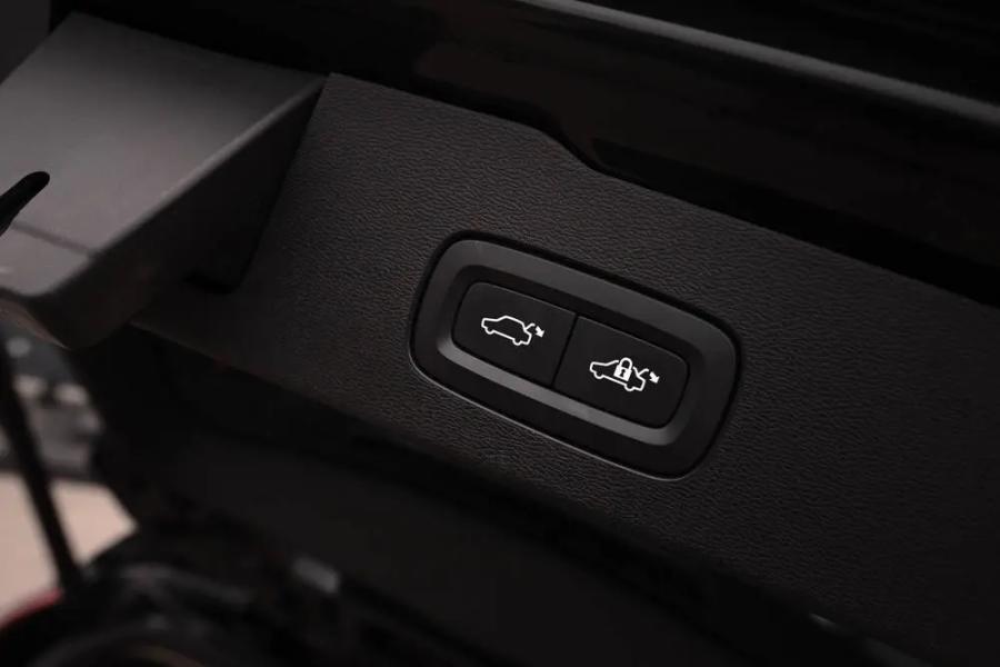 Melns Volvo V60 2020 Jelgava, ar dzinēja tilpumu 2.00 L un nobraukumu 270 tūkst. km par 14450 €, foto 12 vietnē AUTOMOTO.COM.LV