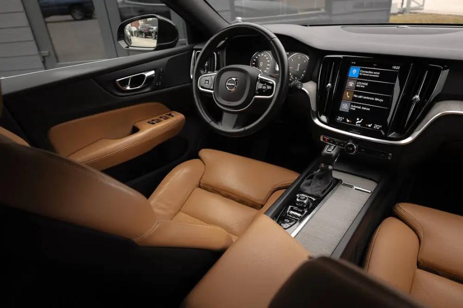 Melns Volvo V60 2020 Jelgava, ar dzinēja tilpumu 2.00 L un nobraukumu 270 tūkst. km par 14450 €, foto 16 vietnē AUTOMOTO.COM.LV