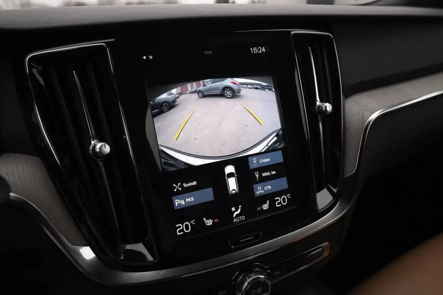 Melns Volvo V60 2020 Jelgava, ar dzinēja tilpumu 2.00 L un nobraukumu 270 tūkst. km par 14450 €, foto 18 vietnē AUTOMOTO.COM.LV