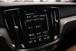 Melns Volvo V60 2020 Jelgava, ar dzinēja tilpumu 2.00 L un nobraukumu 270 tūkst. km par 14450 €, foto 19 vietnē AUTOMOTO.COM.LV