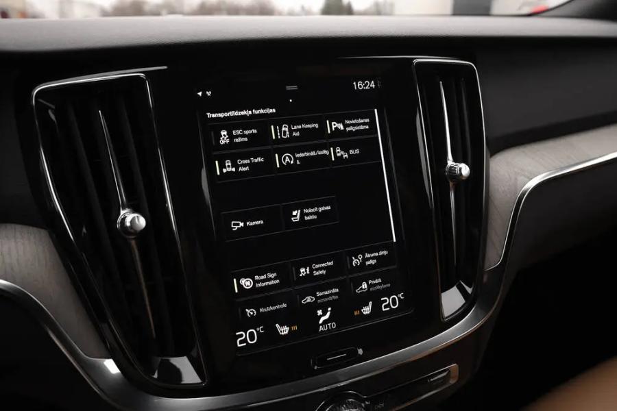 Melns Volvo V60 2020 Jelgava, ar dzinēja tilpumu 2.00 L un nobraukumu 270 tūkst. km par 14450 €, foto 19 vietnē AUTOMOTO.COM.LV