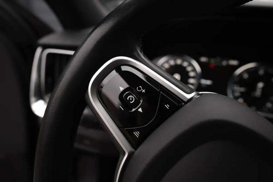 Melns Volvo V60 2020 Jelgava, ar dzinēja tilpumu 2.00 L un nobraukumu 270 tūkst. km par 14450 €, foto 21 vietnē AUTOMOTO.COM.LV