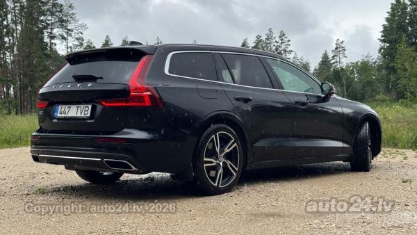 Black Volvo V60 2020 in Tallinn, with an engine capacity of 0.00 L and mileage of 128 thousand km for 28500 €, photo 4 on AUTOMOTO.COM.LV