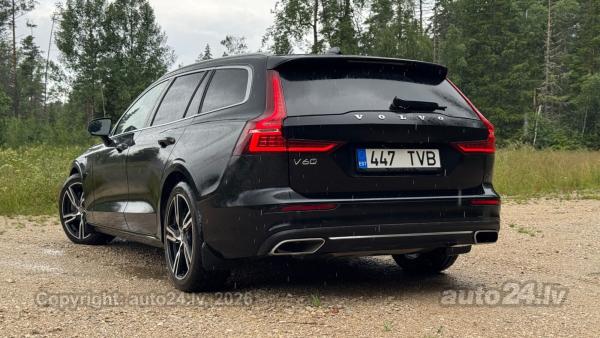 Black Volvo V60 2020 in Tallinn, with an engine capacity of 0.00 L and mileage of 128 thousand km for 28500 €, photo 5 on AUTOMOTO.COM.LV