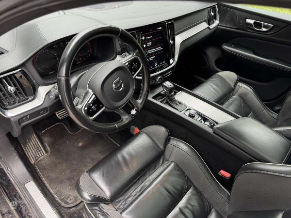 Black Volvo V60 2020 in Alytus, with an engine capacity of 2.00 L and mileage of 330 thousand km for 10750 €, photo 7 on AUTOMOTO.COM.LV