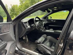 Black Volvo V60 2020 in Alytus, with an engine capacity of 2.00 L and mileage of 330 thousand km for 10750 €, photo 7 on AUTOMOTO.COM.LV