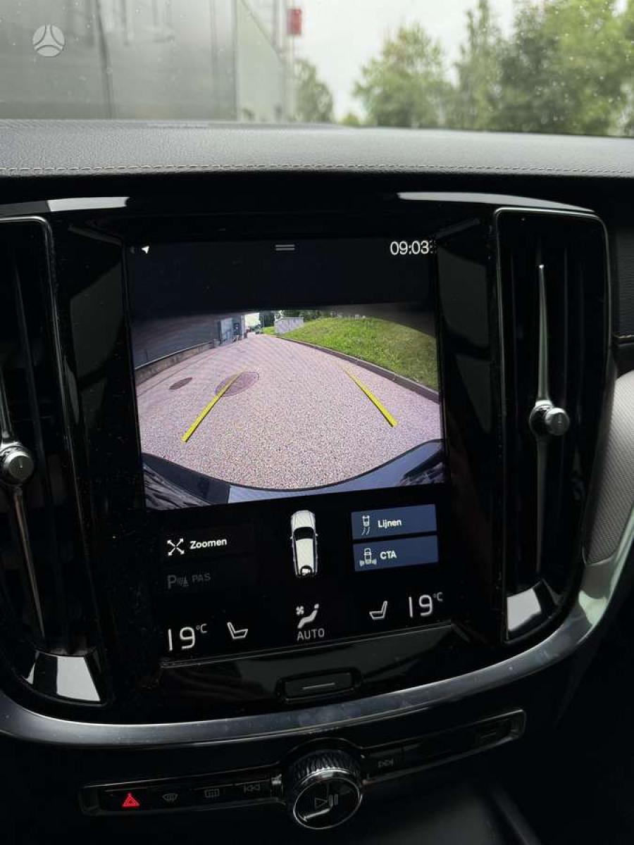 Black Volvo V60 2020 in Alytus, with an engine capacity of 2.00 L and mileage of 330 thousand km for 10750 €, photo 17 on AUTOMOTO.COM.LV