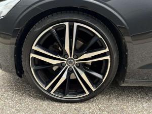Black Volvo V60 2020 in Alytus, with an engine capacity of 2.00 L and mileage of 330 thousand km for 10750 €, photo 33 on AUTOMOTO.COM.LV