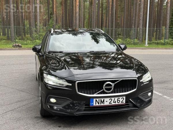 Black Volvo V60 2020 in Riga, with an engine capacity of 2.00 L and mileage of 226 thousand km for 18900 €, photo 3 on AUTOMOTO.COM.LV