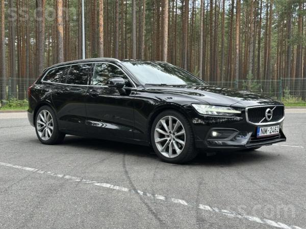 Black Volvo V60 2020 in Riga, with an engine capacity of 2.00 L and mileage of 226 thousand km for 18900 €, photo 4 on AUTOMOTO.COM.LV