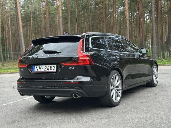 Black Volvo V60 2020 in Riga, with an engine capacity of 2.00 L and mileage of 226 thousand km for 18900 €, photo 5 on AUTOMOTO.COM.LV