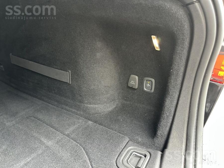 Melns Volvo V60 2020 Rīga, ar dzinēja tilpumu 2.00 L un nobraukumu 226 tūkst. km par 18900 €, foto 10 vietnē AUTOMOTO.COM.LV