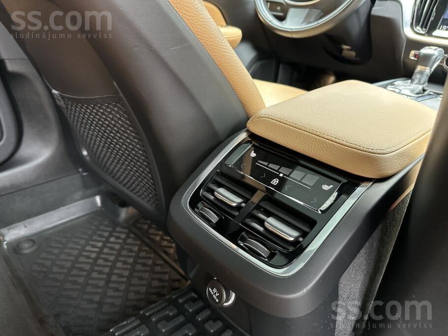 Melns Volvo V60 2020 Rīga, ar dzinēja tilpumu 2.00 L un nobraukumu 226 tūkst. km par 18900 €, foto 13 vietnē AUTOMOTO.COM.LV