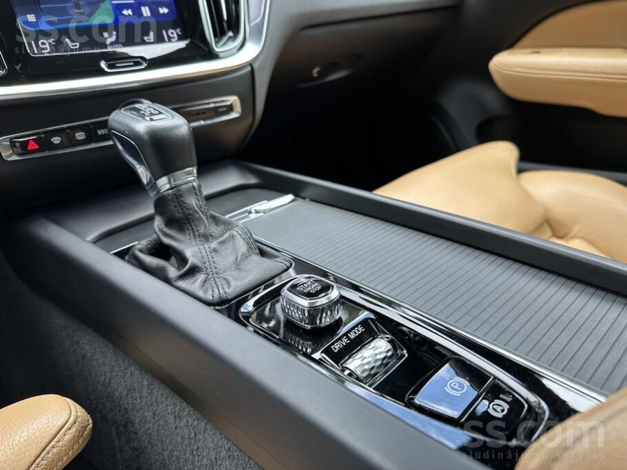 Melns Volvo V60 2020 Rīga, ar dzinēja tilpumu 2.00 L un nobraukumu 226 tūkst. km par 18900 €, foto 20 vietnē AUTOMOTO.COM.LV