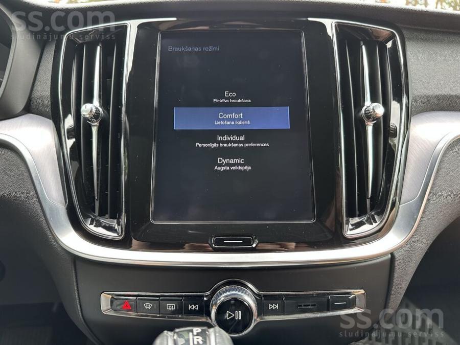 Melns Volvo V60 2020 Rīga, ar dzinēja tilpumu 2.00 L un nobraukumu 226 tūkst. km par 18900 €, foto 26 vietnē AUTOMOTO.COM.LV