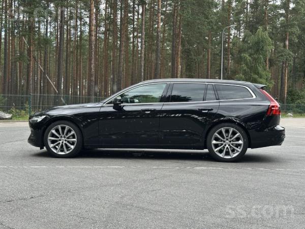 Melns Volvo V60 2020 Rīga, ar dzinēja tilpumu 2.00 L un nobraukumu 226 tūkst. km par 18900 €, foto 1 vietnē AUTOMOTO.COM.LV
