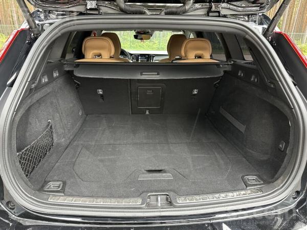 Melns Volvo V60 2020 Rīga, ar dzinēja tilpumu 2.00 L un nobraukumu 226 tūkst. km par 18900 €, foto 8 vietnē AUTOMOTO.COM.LV