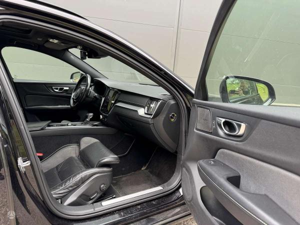 Черный Вольво B60 2020 в Алитус, объемом двигателя 2.00 л и пробегом 330 тыс. км за 10750 €, фото 9 на AUTOMOTO.COM.LV