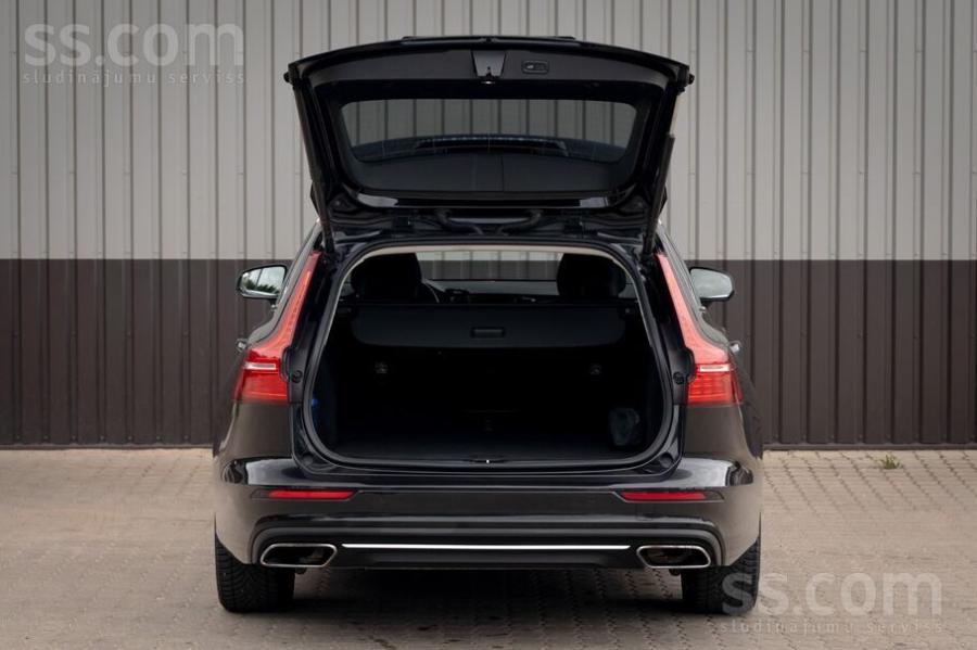 Melns Volvo V60 2020 Talsi, ar dzinēja tilpumu 2.00 L un nobraukumu 307 tūkst. km par 15490 €, foto 7 vietnē AUTOMOTO.COM.LV