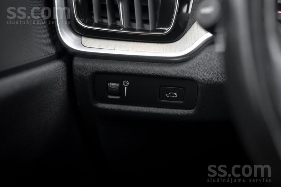 Melns Volvo V60 2020 Talsi, ar dzinēja tilpumu 2.00 L un nobraukumu 307 tūkst. km par 15490 €, foto 17 vietnē AUTOMOTO.COM.LV