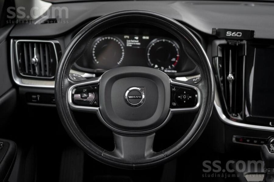 Melns Volvo V60 2020 Talsi, ar dzinēja tilpumu 2.00 L un nobraukumu 307 tūkst. km par 15490 €, foto 20 vietnē AUTOMOTO.COM.LV