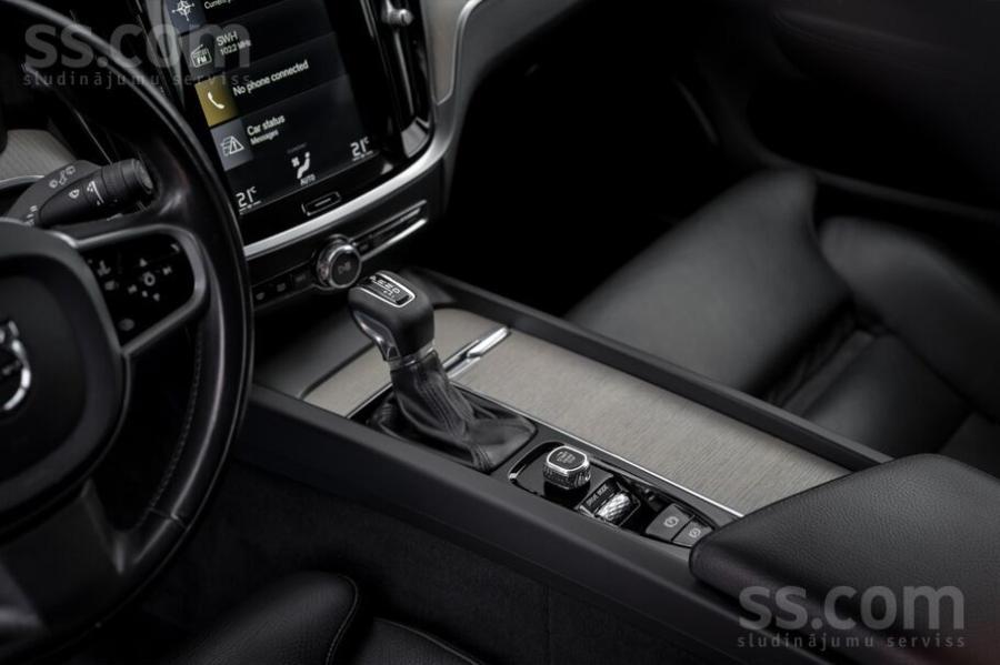 Melns Volvo V60 2020 Talsi, ar dzinēja tilpumu 2.00 L un nobraukumu 307 tūkst. km par 15490 €, foto 28 vietnē AUTOMOTO.COM.LV