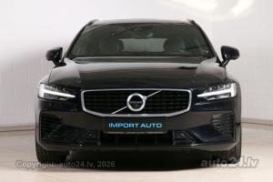Black Volvo V60 2020 in Parnu, with an engine capacity of 2.00 L and mileage of 142 thousand km for 22990 €, photo 3 on AUTOMOTO.COM.LV