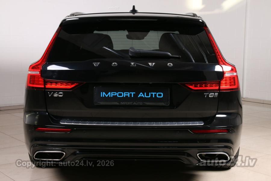 Black Volvo V60 2020 in Parnu, with an engine capacity of 2.00 L and mileage of 142 thousand km for 22990 €, photo 6 on AUTOMOTO.COM.LV
