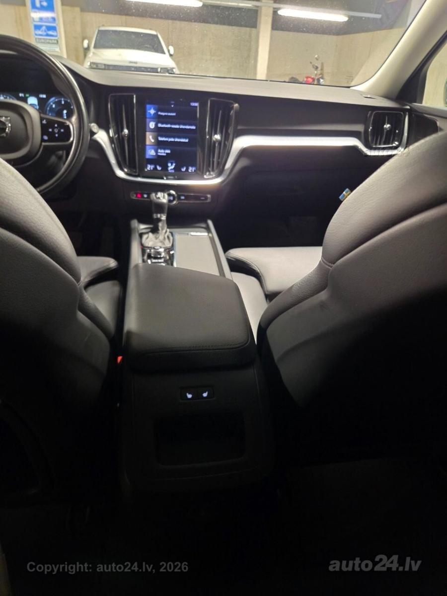 Black Volvo V60 2020 in Tallinn, with an engine capacity of 2.00 L and mileage of 142 thousand km for 24000 €, photo 14 on AUTOMOTO.COM.LV