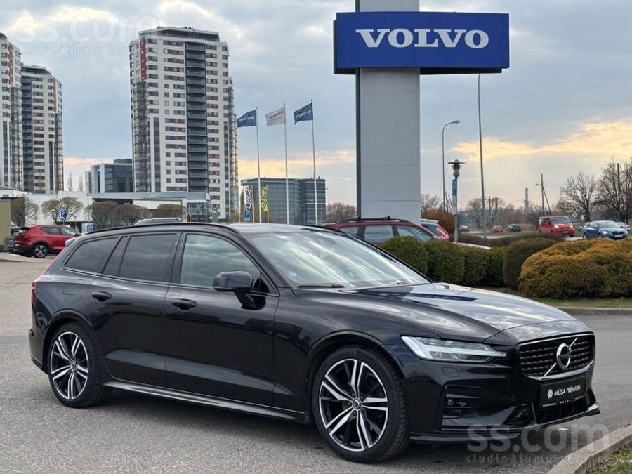 Black Volvo V60 2021 in Riga, with an engine capacity of 2.00 L and mileage of 155 thousand km for 9900 €, photo 1 on AUTOMOTO.COM.LV